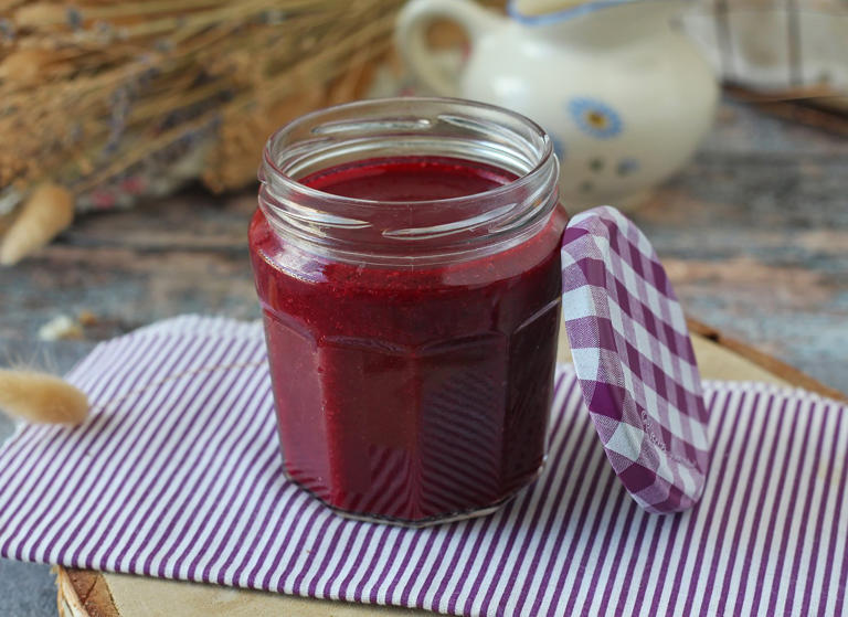 How to make an easy and perfect berry coulis