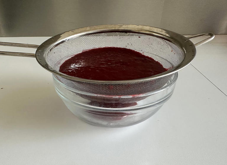 How to make an easy and perfect berry coulis