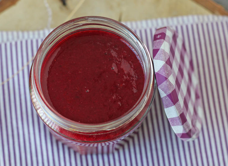 How to make an easy and perfect berry coulis