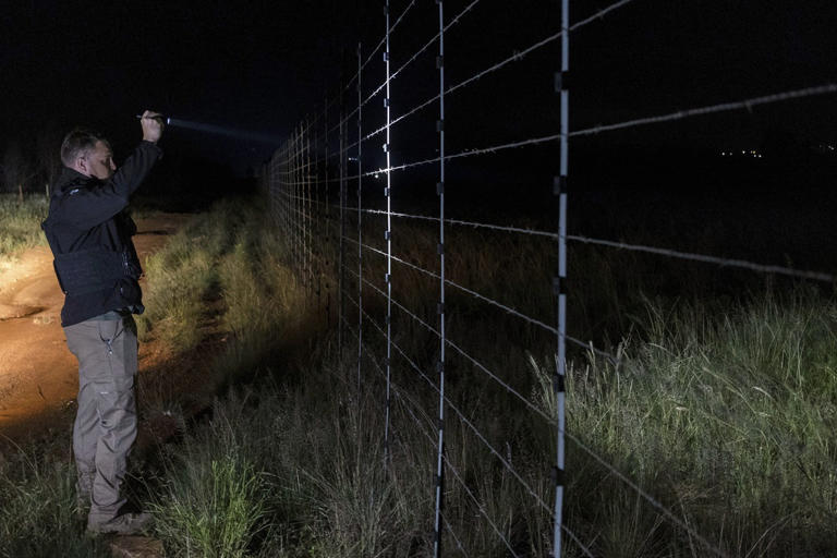 A hillside of white crosses fuels a misleading story about South Africa ...