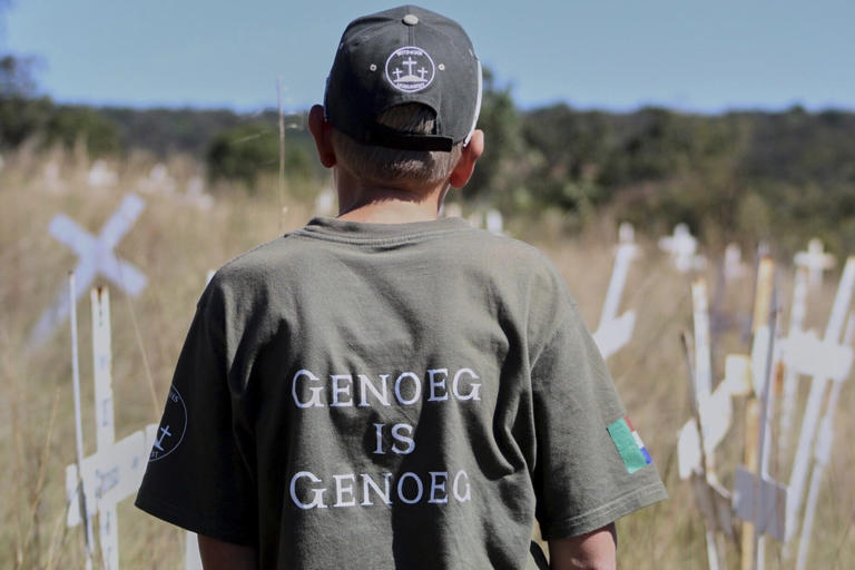 A hillside of white crosses fuels a misleading story about South Africa ...
