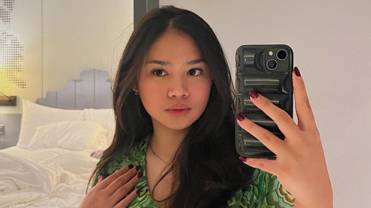 Cium Tangan Maia di Siraman Al Ghazali,Ini Sosok Tiarani Savitri Anak ...