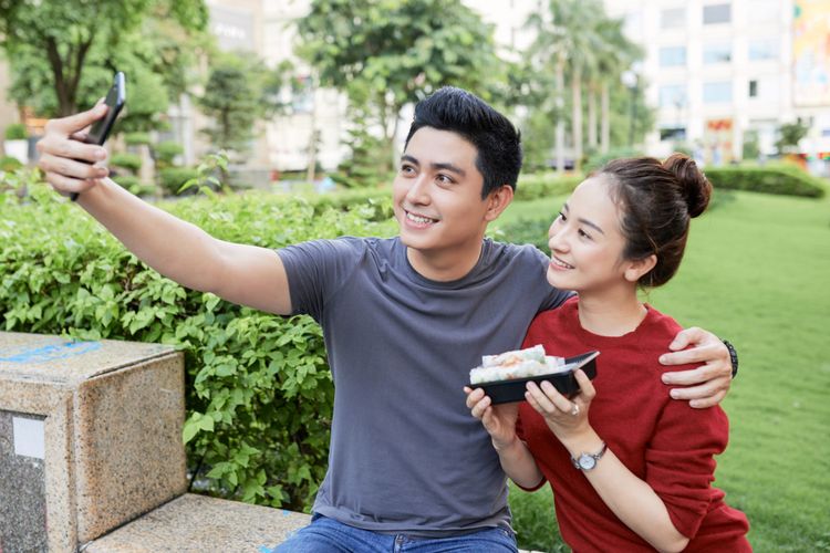 Inilah Tanda-Tanda Pria Sedang Jatuh Cinta Meskipun Belum Mengatakannya ...