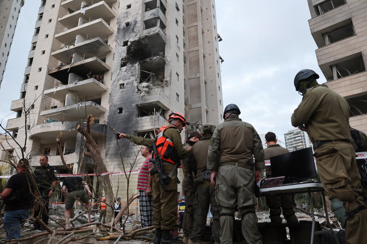 Iran launches new wave of missile attacks on Israel