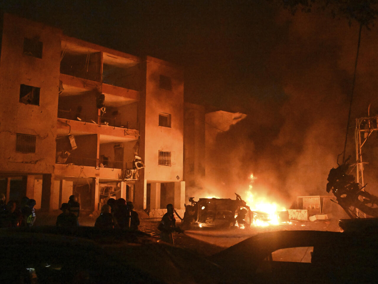 Iranian missiles hit Haifa oil refinery and Tel Aviv; Firefighters ...