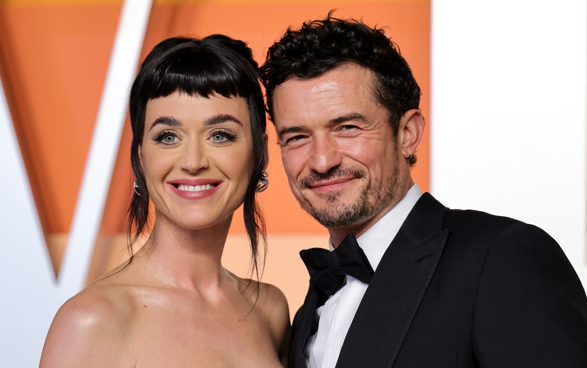 Katy Perry's engagement ring missing from hand