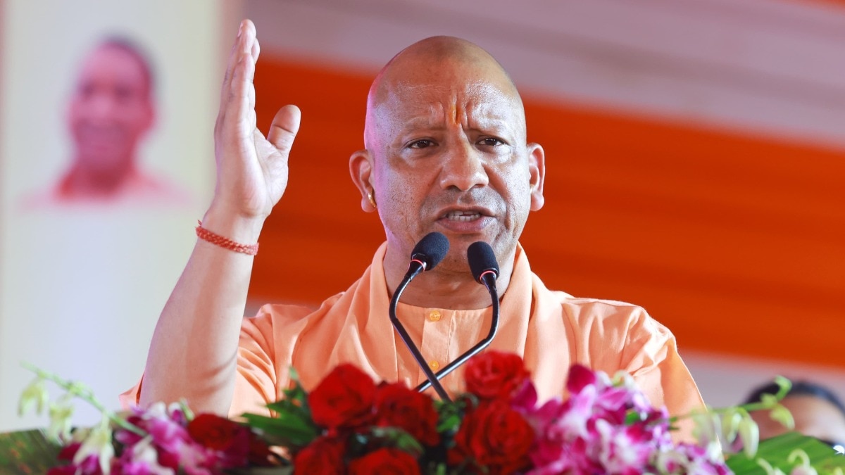 Amit Shah, Yogi hand over letters to 60,244 newly recruited UP constables