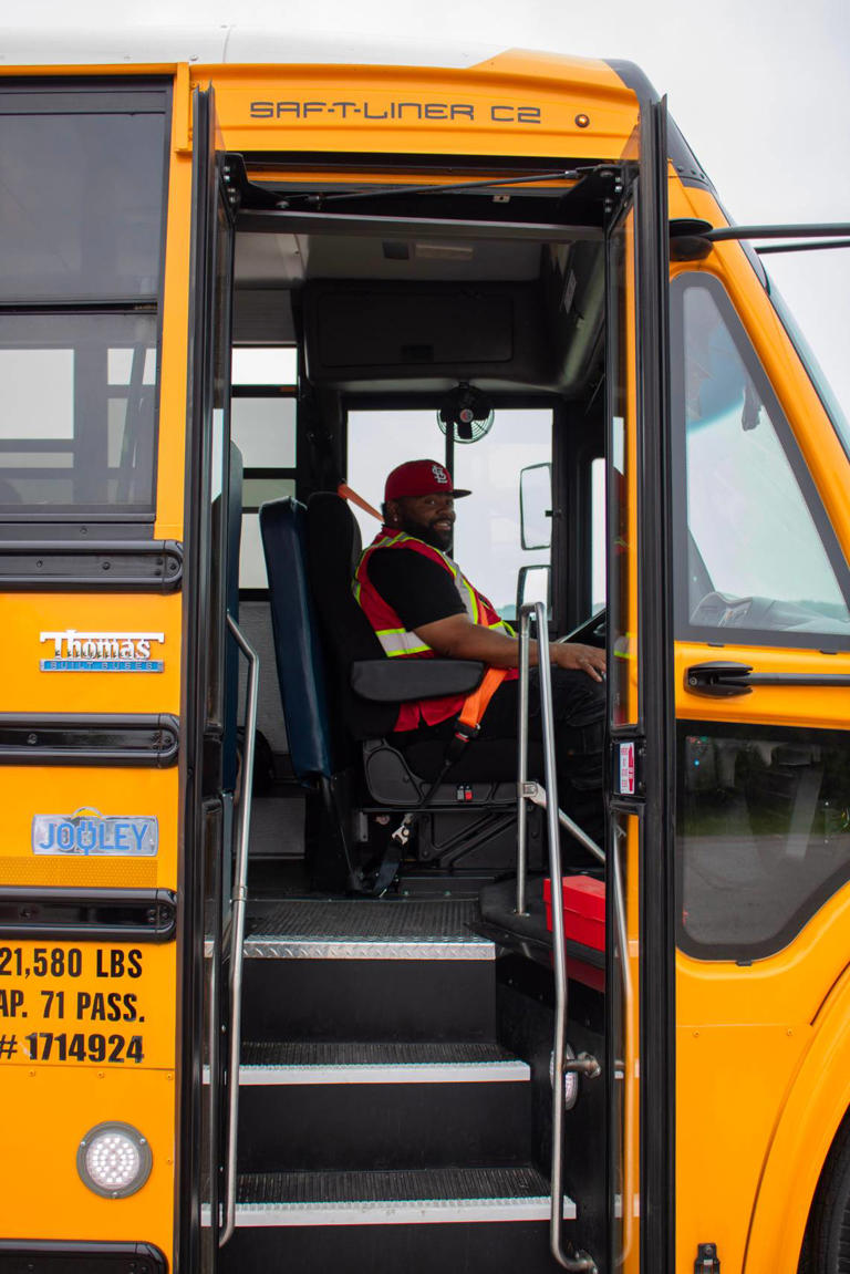 East St. Louis schools launch $10M electric bus project