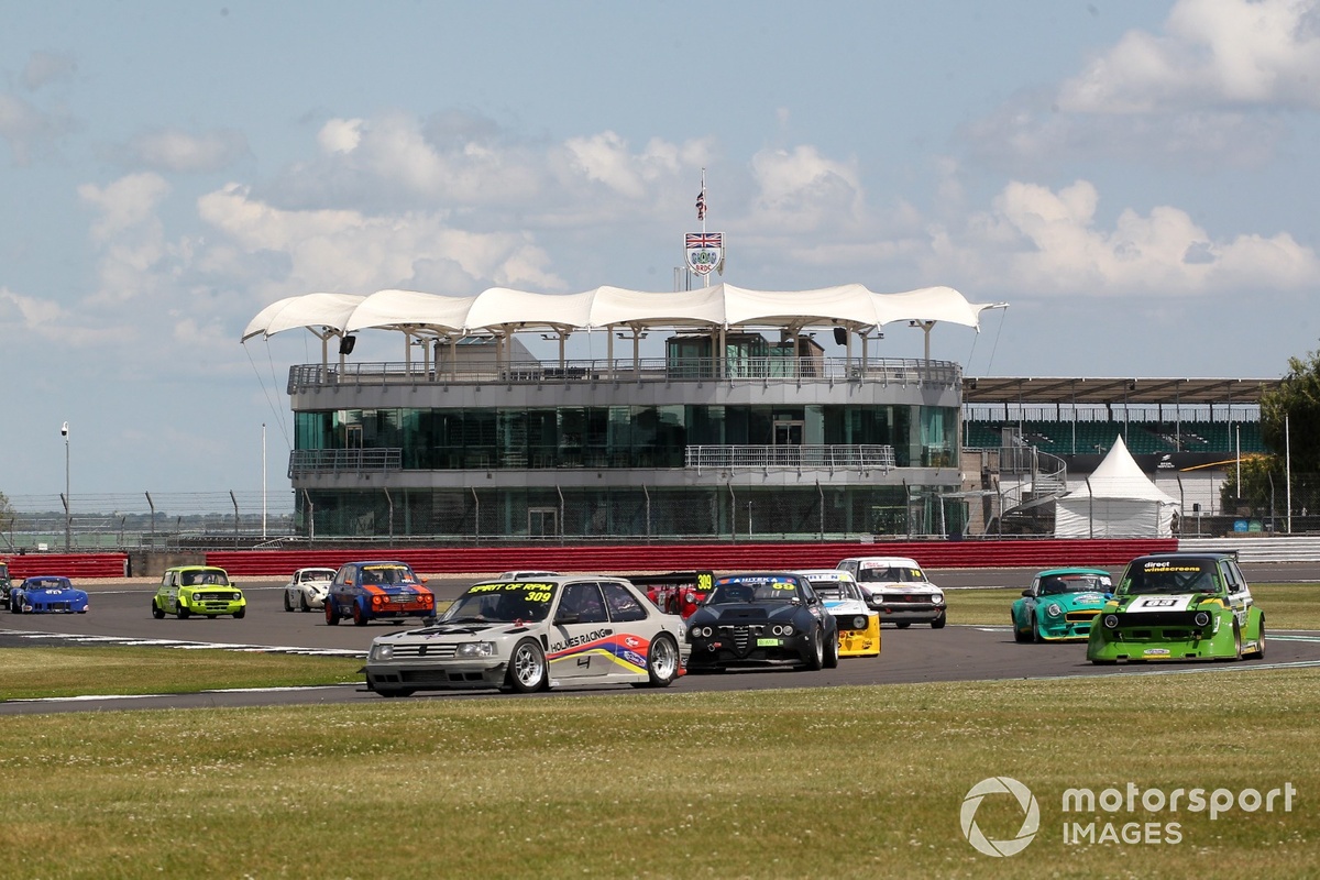 Special Saloons and Modsports put on Silverstone show
