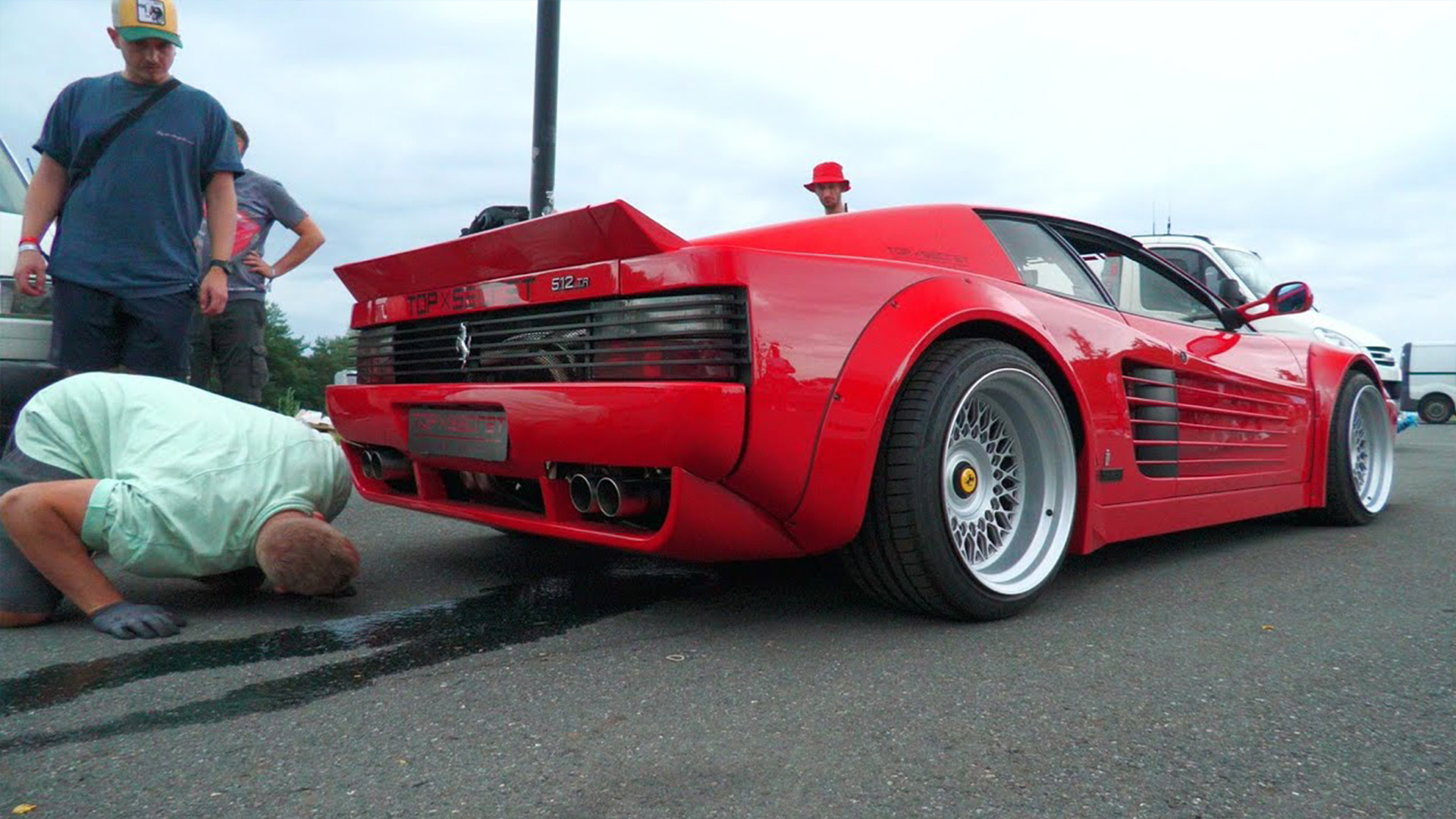 Ferrari 512TR Testarossa Liberty Walk – Fica Quente Demais e Para!