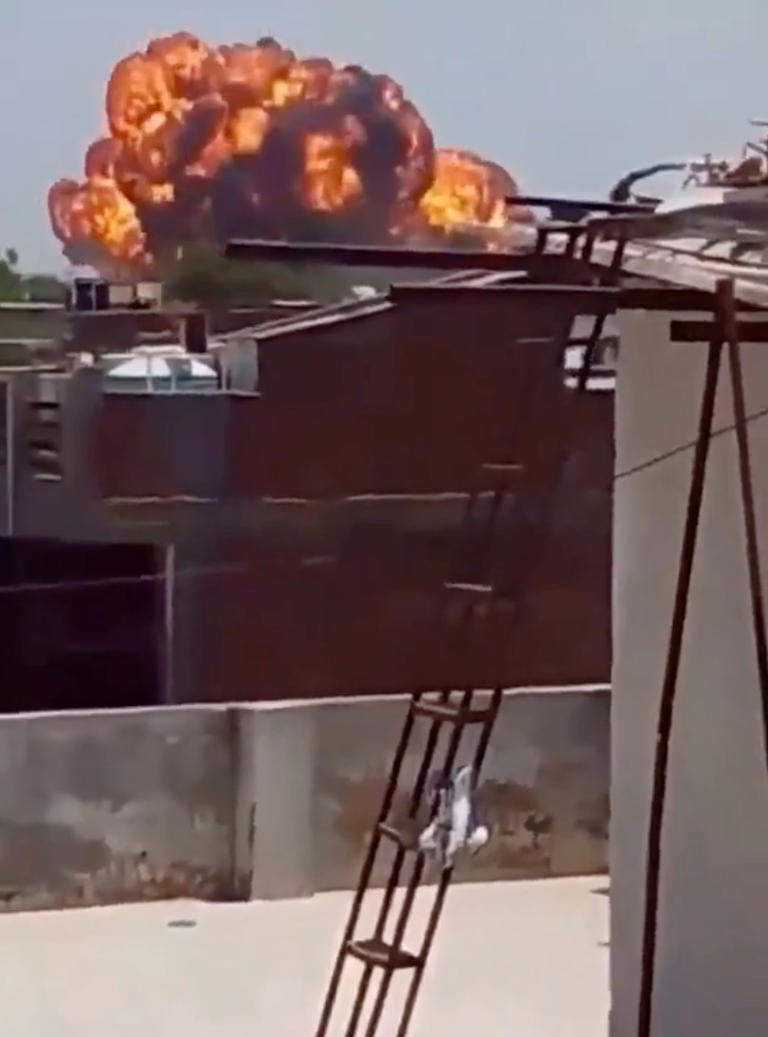 Experienced pilot theorizes what went wrong in fatal Air India crash ...