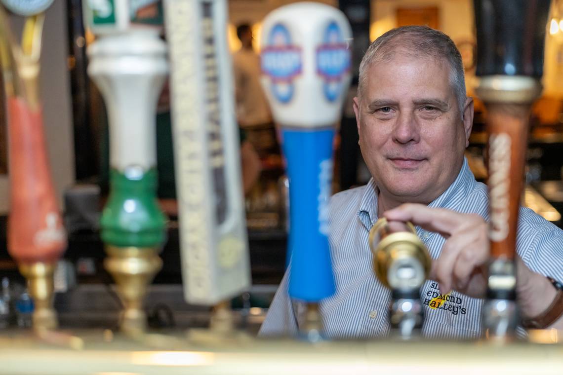 What keeps Charlotte locals returning to Sir Edmond Halley's pub?