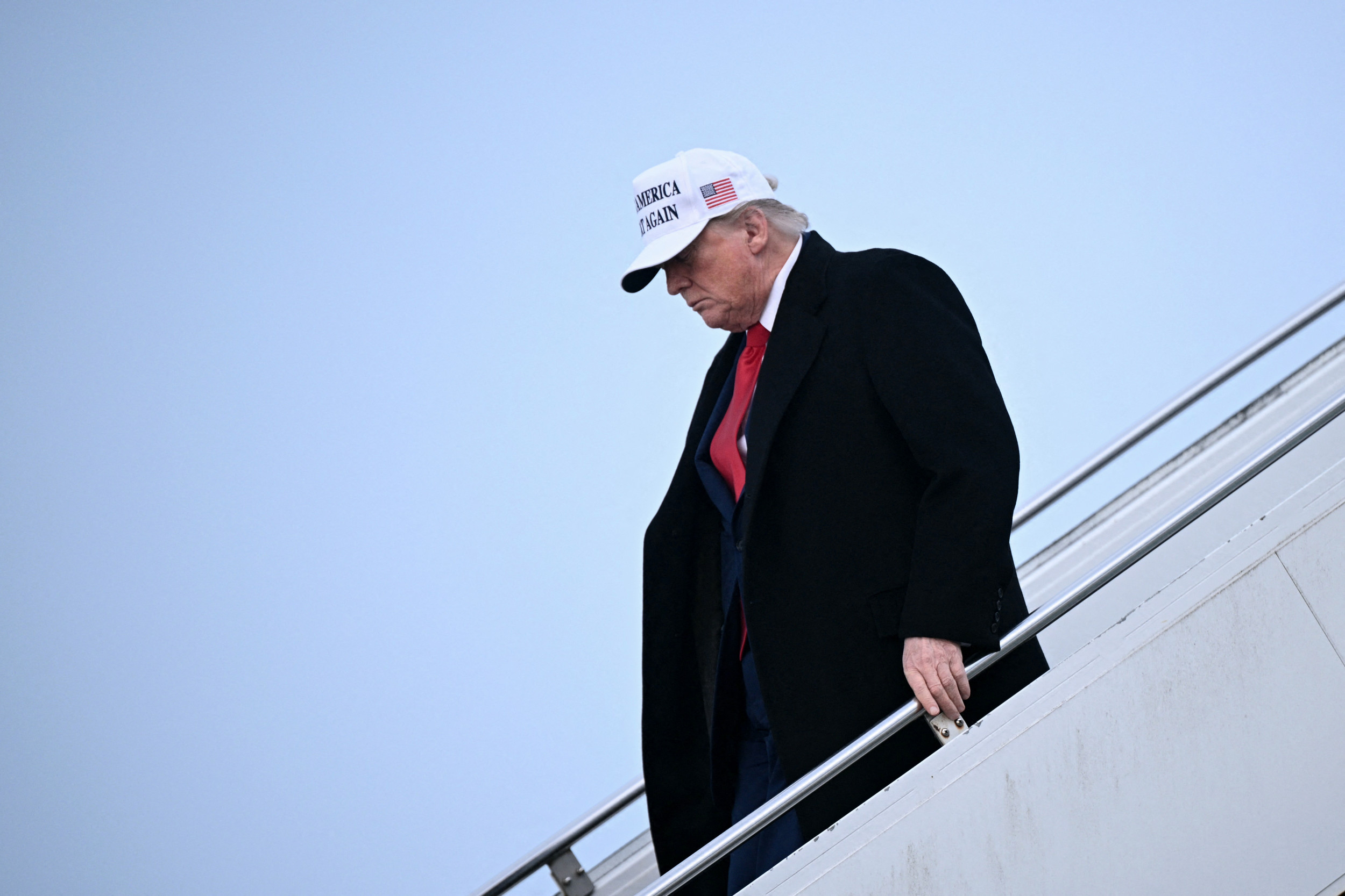 Trump announces newly signed trade deal with Starmer