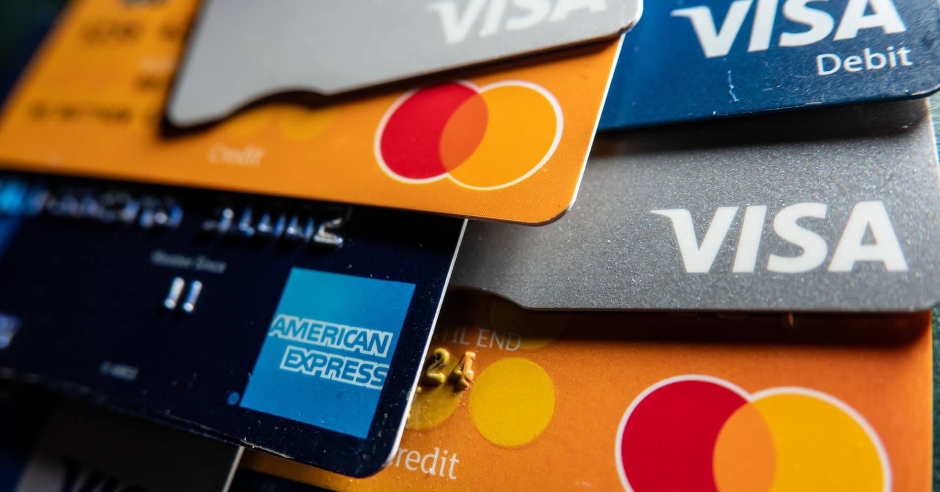 Trump floats 1-year, 10% credit card interest rate cap — what that ...