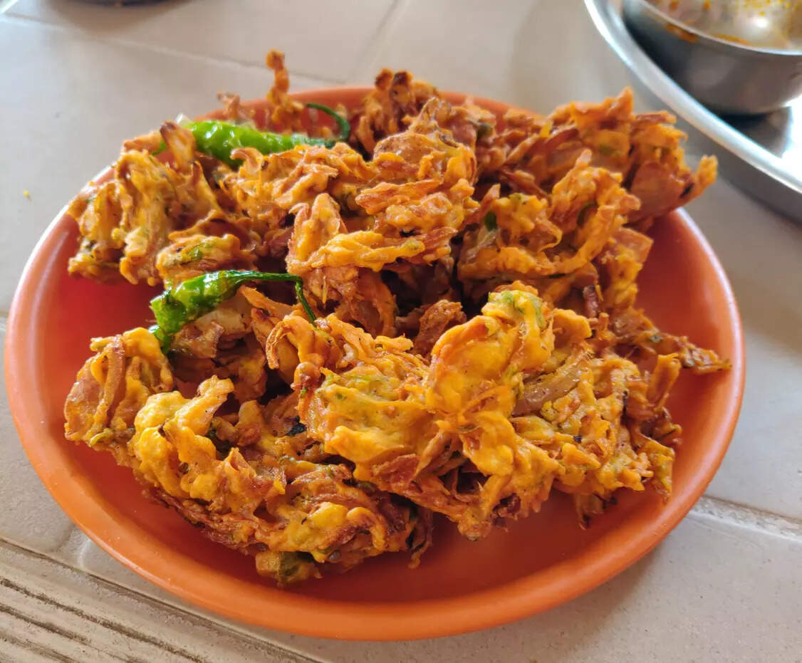 6 monsoon special foods to pair with chai