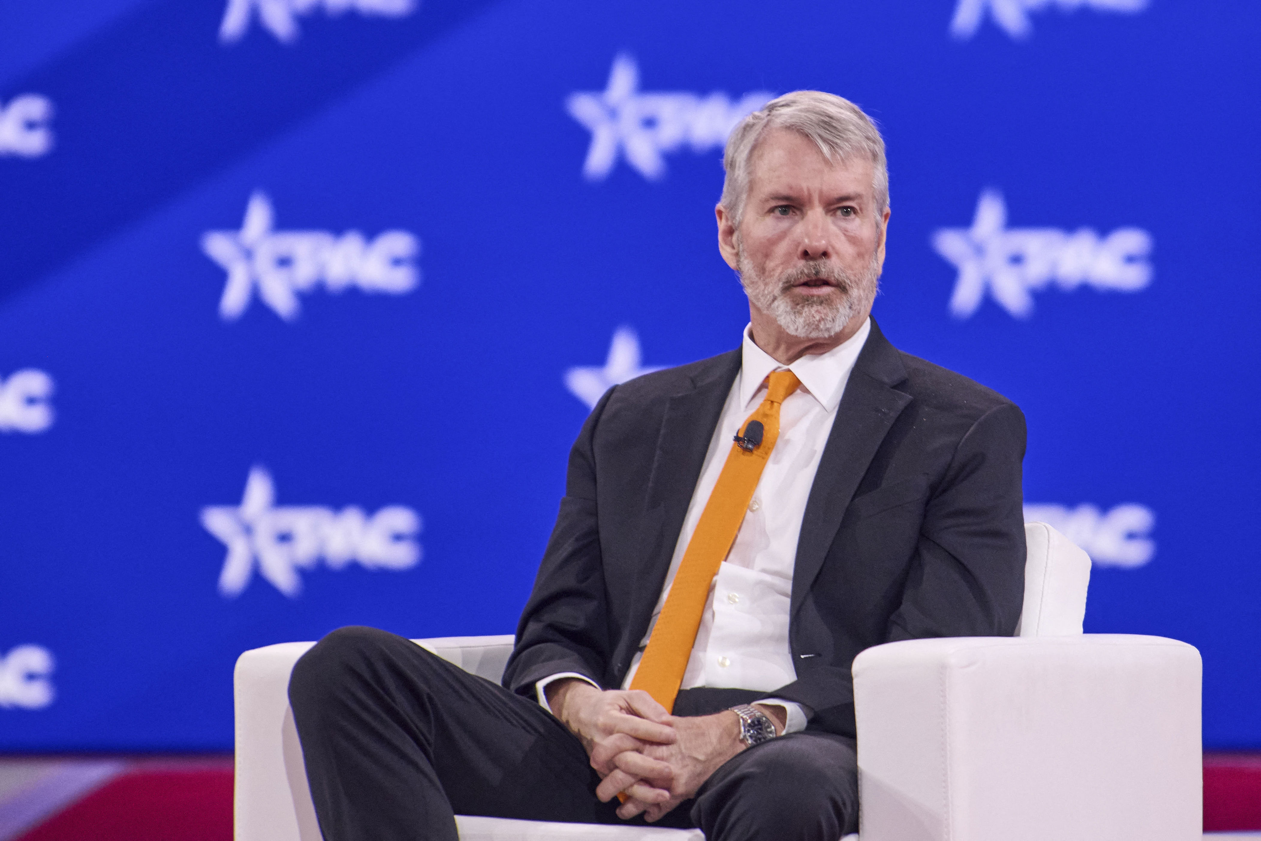 Bitcoin price under pressure drops below $92,000 as 'self-fulfilling ...