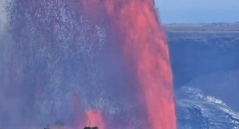 Spectacular Lava Show as Hawaii Volcano Roars Back to Life