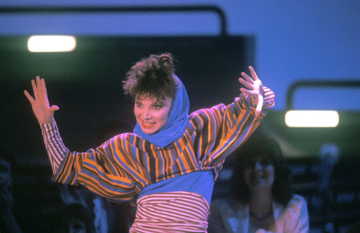‘80s Singer, 81, Shows off Her Incredible Dance Moves: ‘She Must Be a ...
