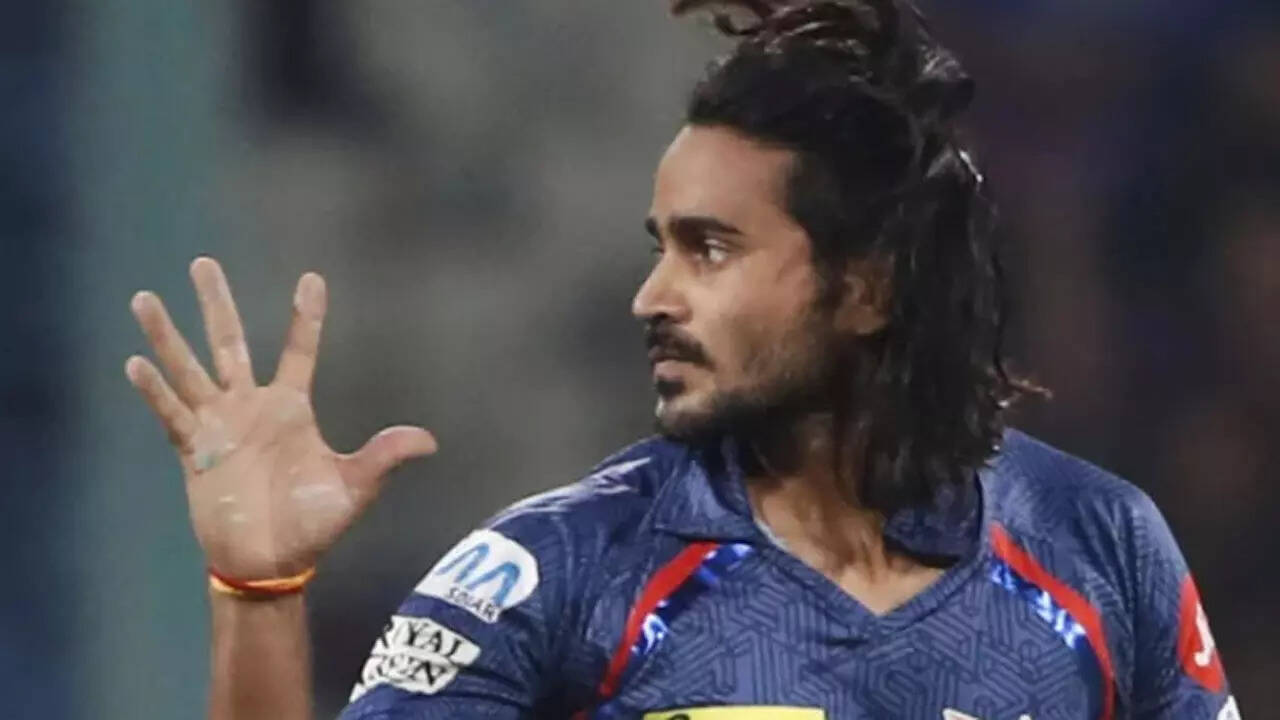 '5 wickets in 5 balls': Digvesh Rathi does it again; Sanjiv Goenka can ...
