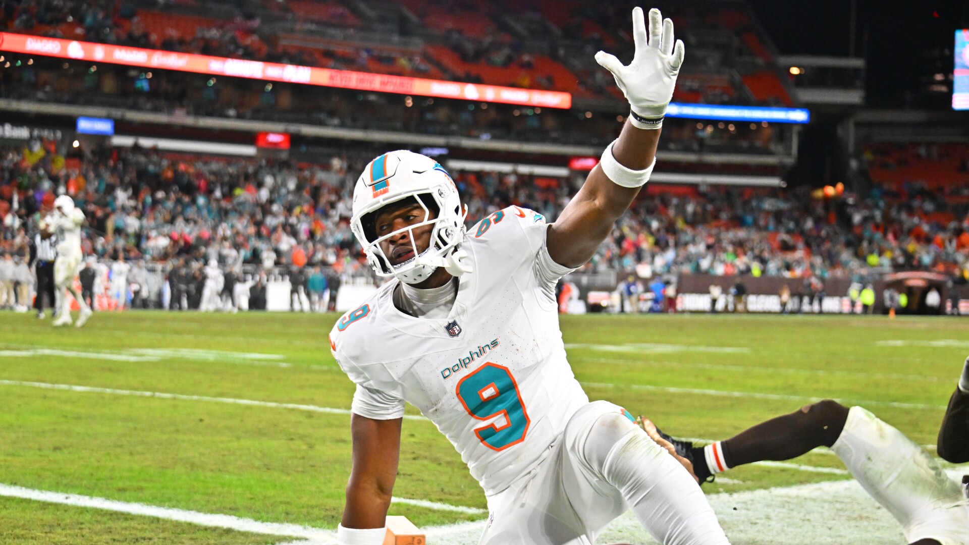 Drew Rosenhaus: Jonnu Smith's situation with Dolphins "still fluid"