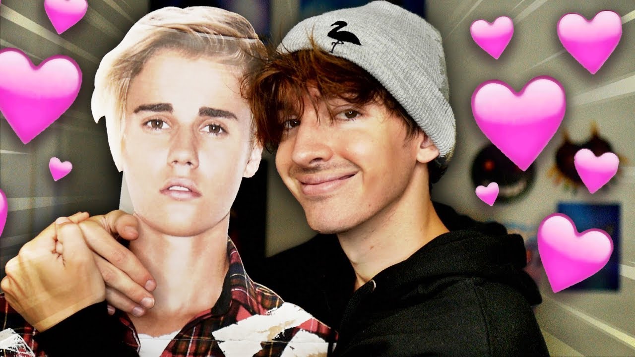 Albert ⁄ Flamingo and Justin Bieber play Roblox