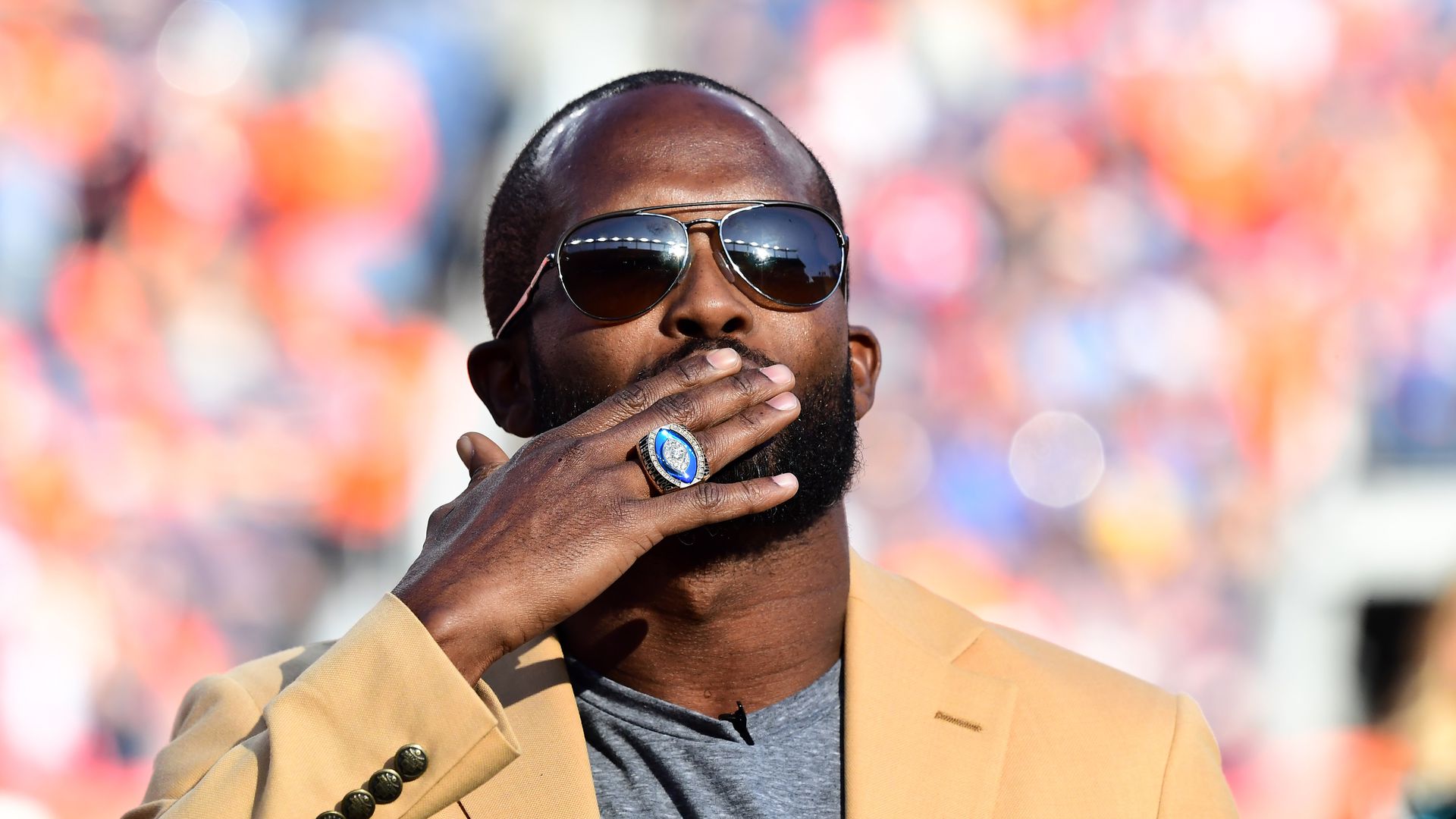 Horse Tracks: More Broncos statues at Mile High?