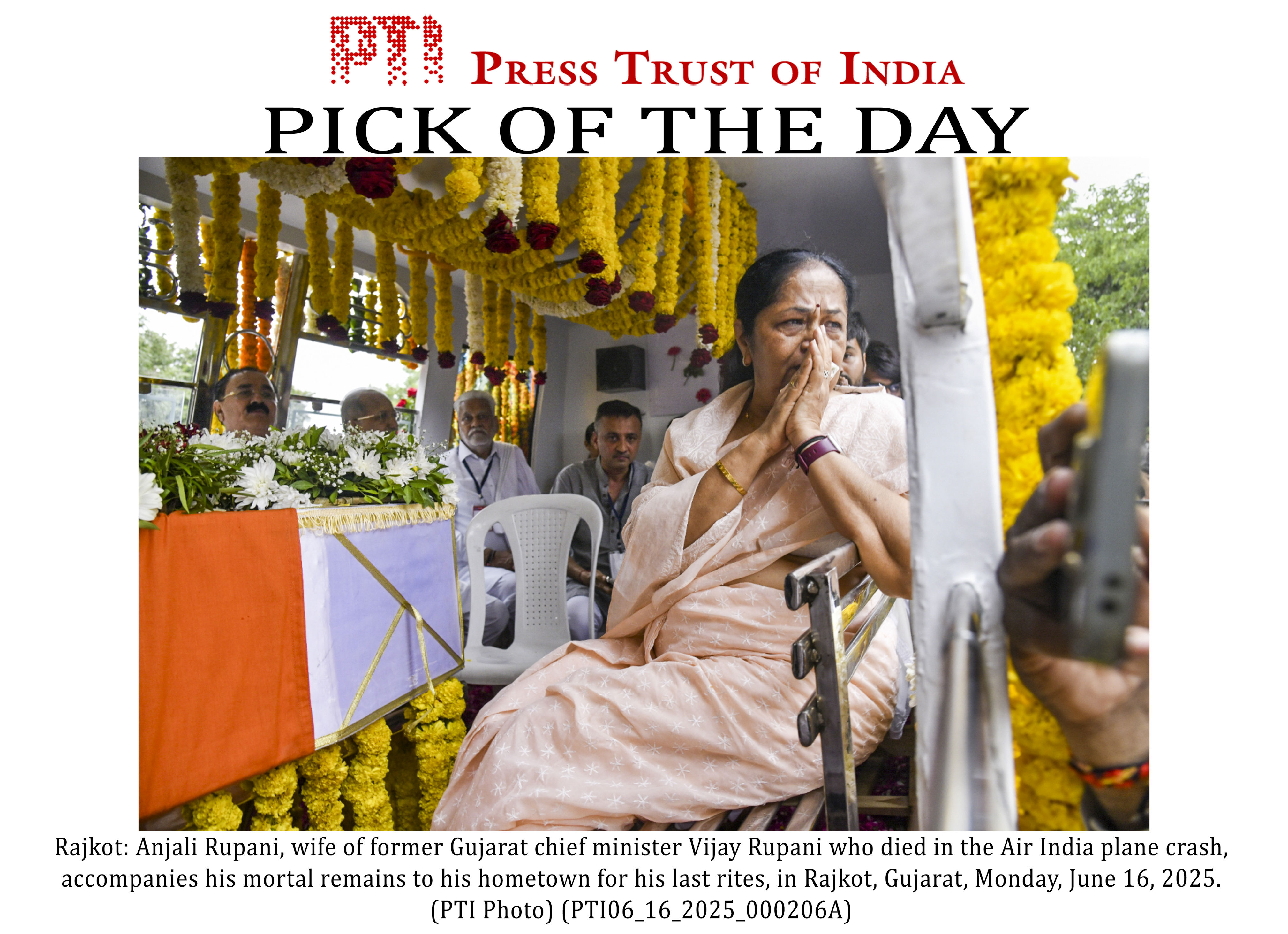 Rupani cremated with full state honours at Rajkot; politicians ...