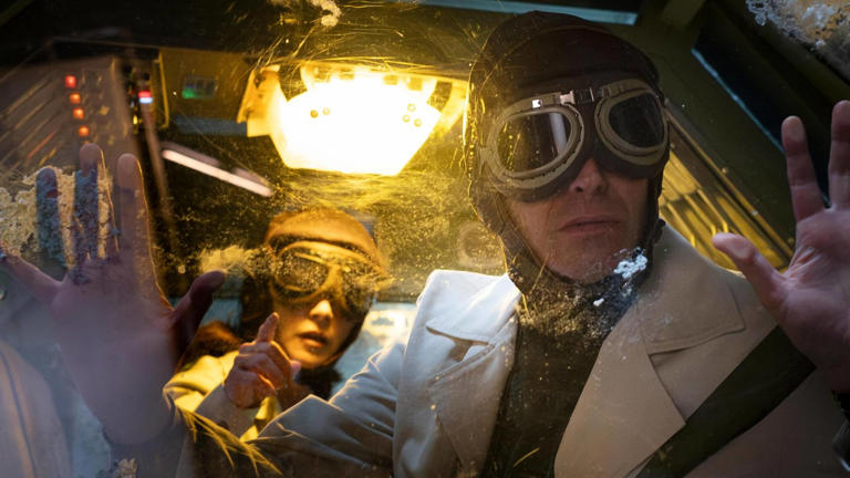 I didn’t expect Netflix’s new romantic sci-fi movie to be this charming ...