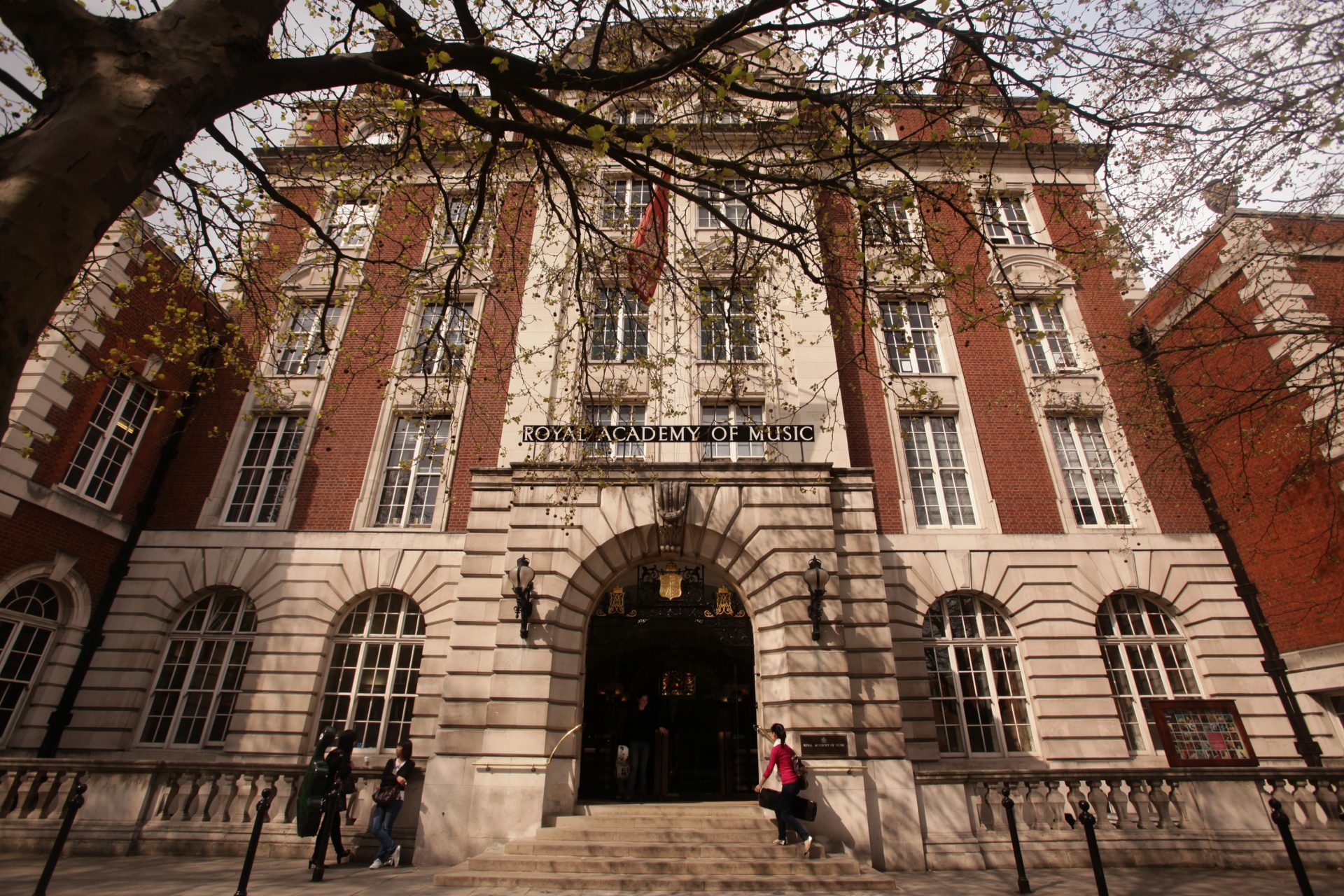 Daniel J. Travanti: Biography of Captain Furillo in 'Hill Street Blues'