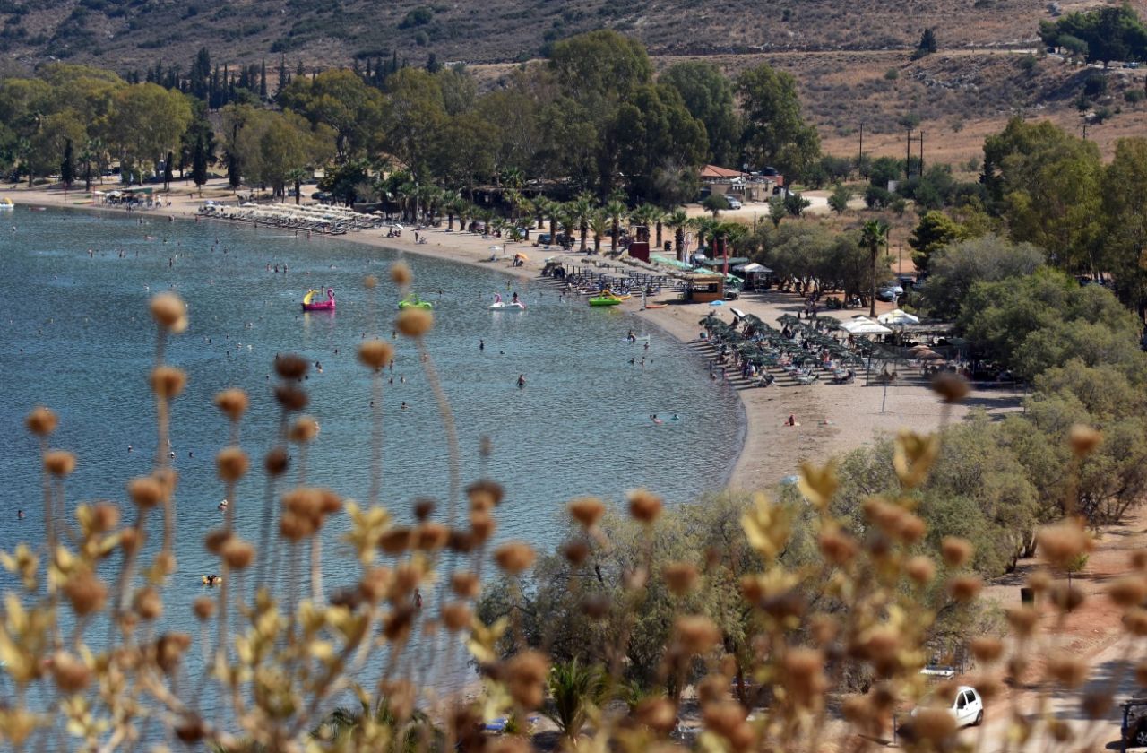 Οι πέντε πιο ακατάλληλες παραλίες της Αττικής για το 2025