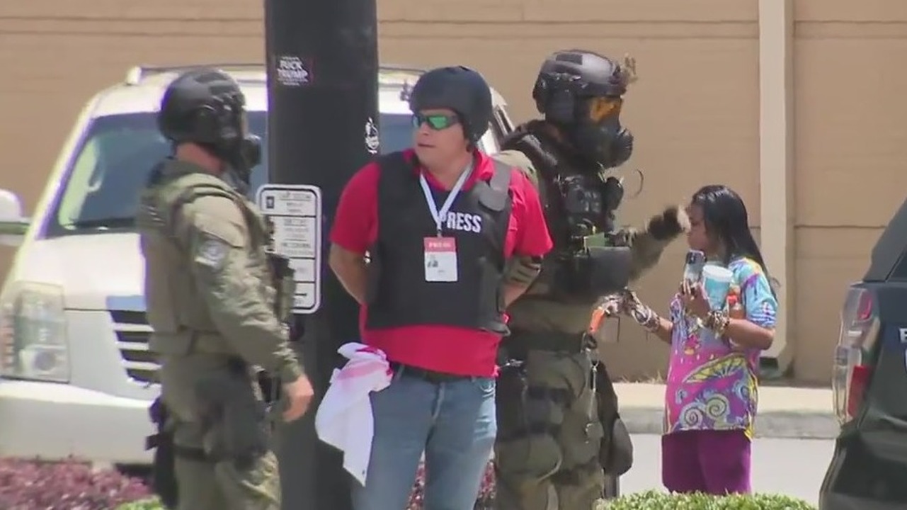 Prominent Spanish-language reporter arrested at ICE protest