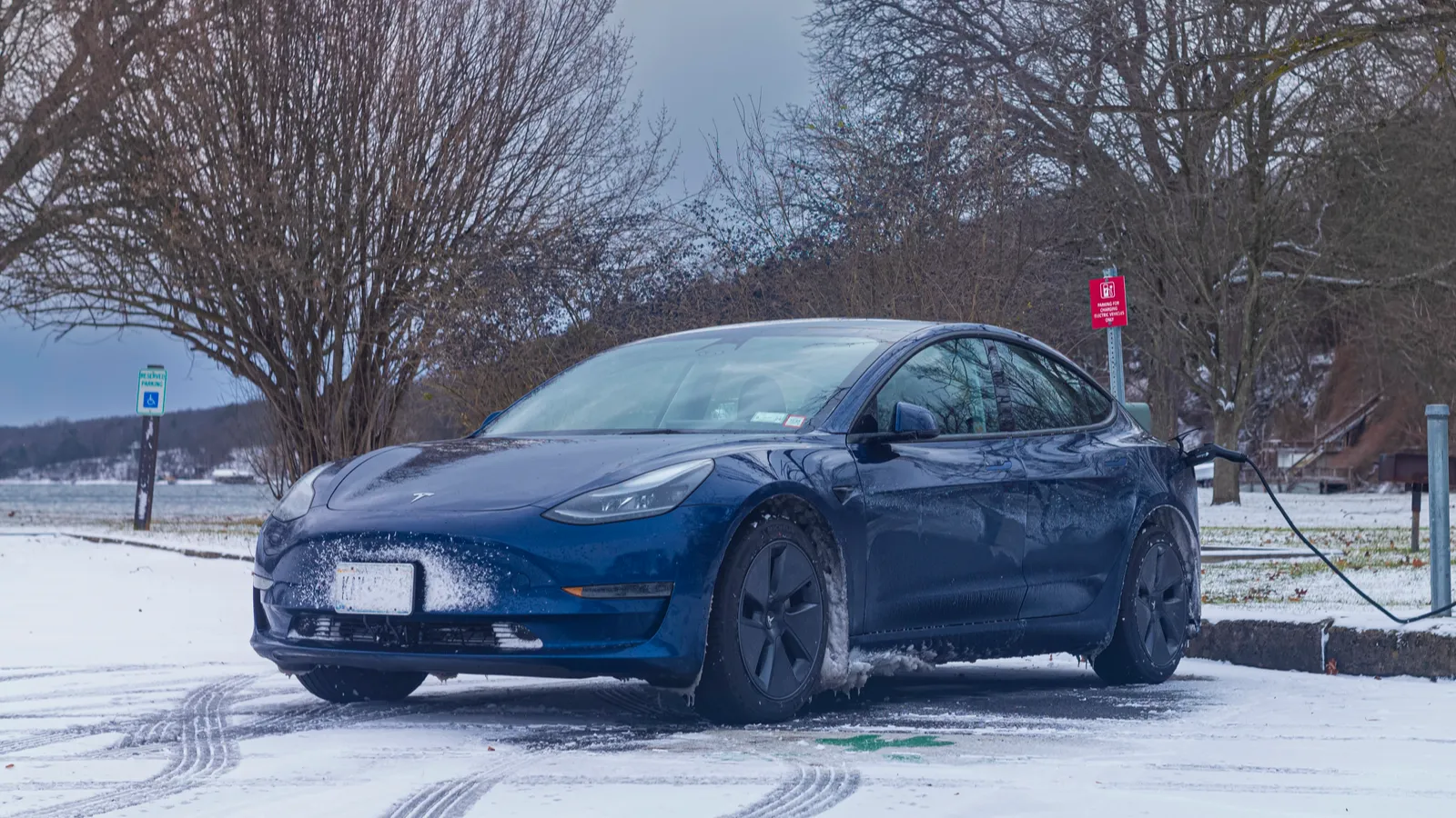 Why many EVs lose a significant amount of driving range in cold winter