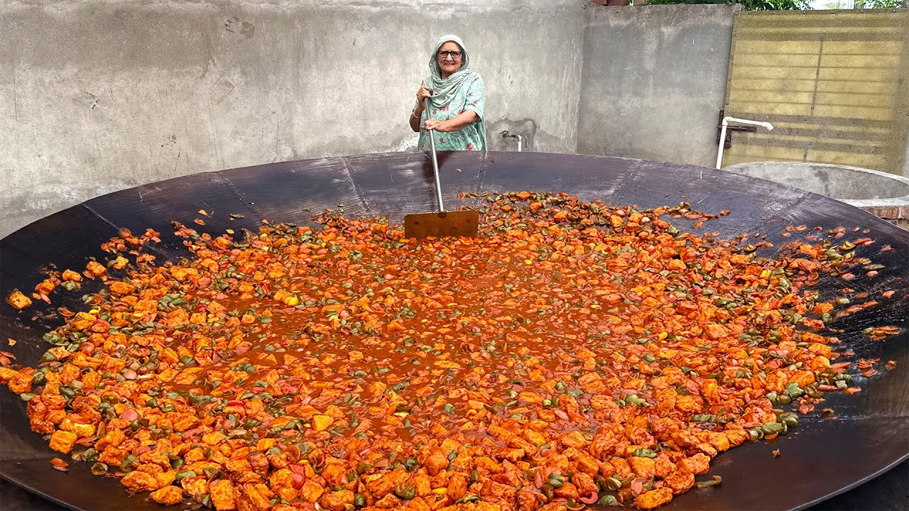 How Chilli Paneer Is Cooked in Bulk Using a Giant Wok