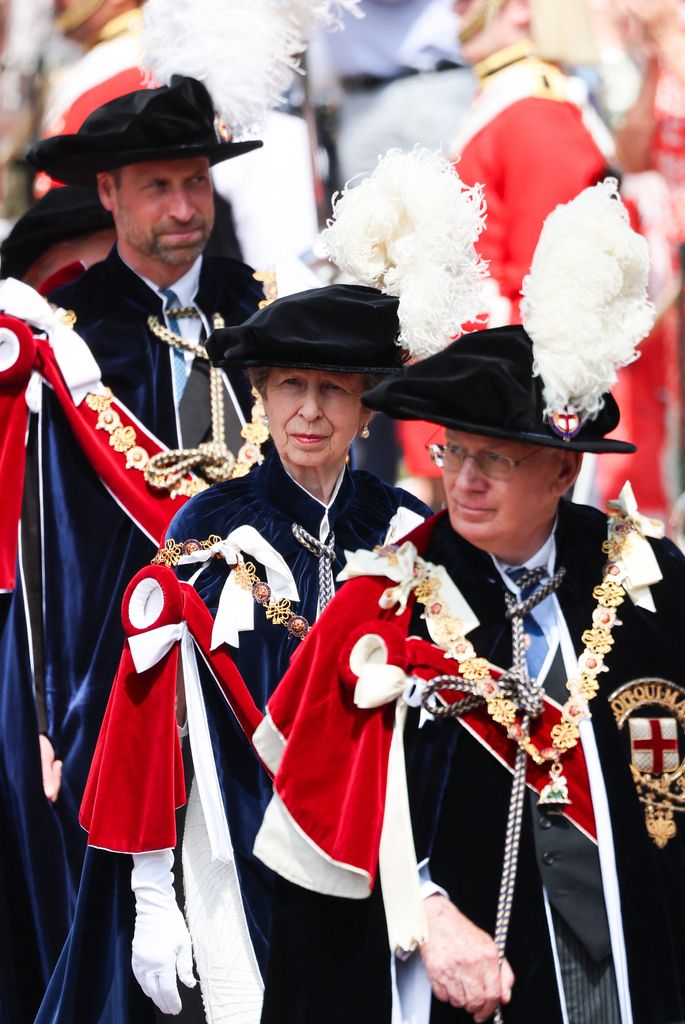 Tensión en la realeza británica: los príncipes Guillermo y Ana chocan a ...