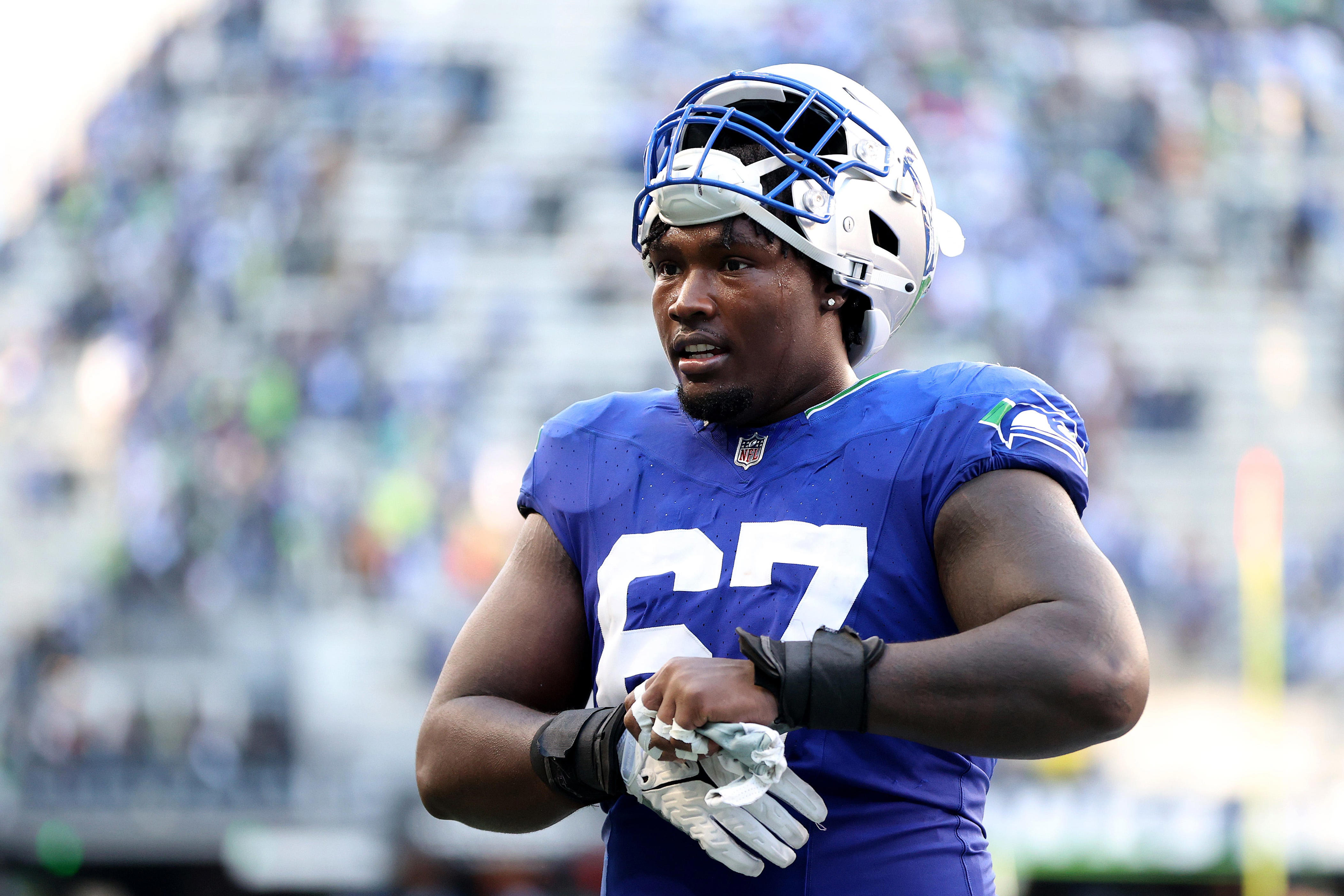 Packers extension changes market for Seahawks OT Charles Cross