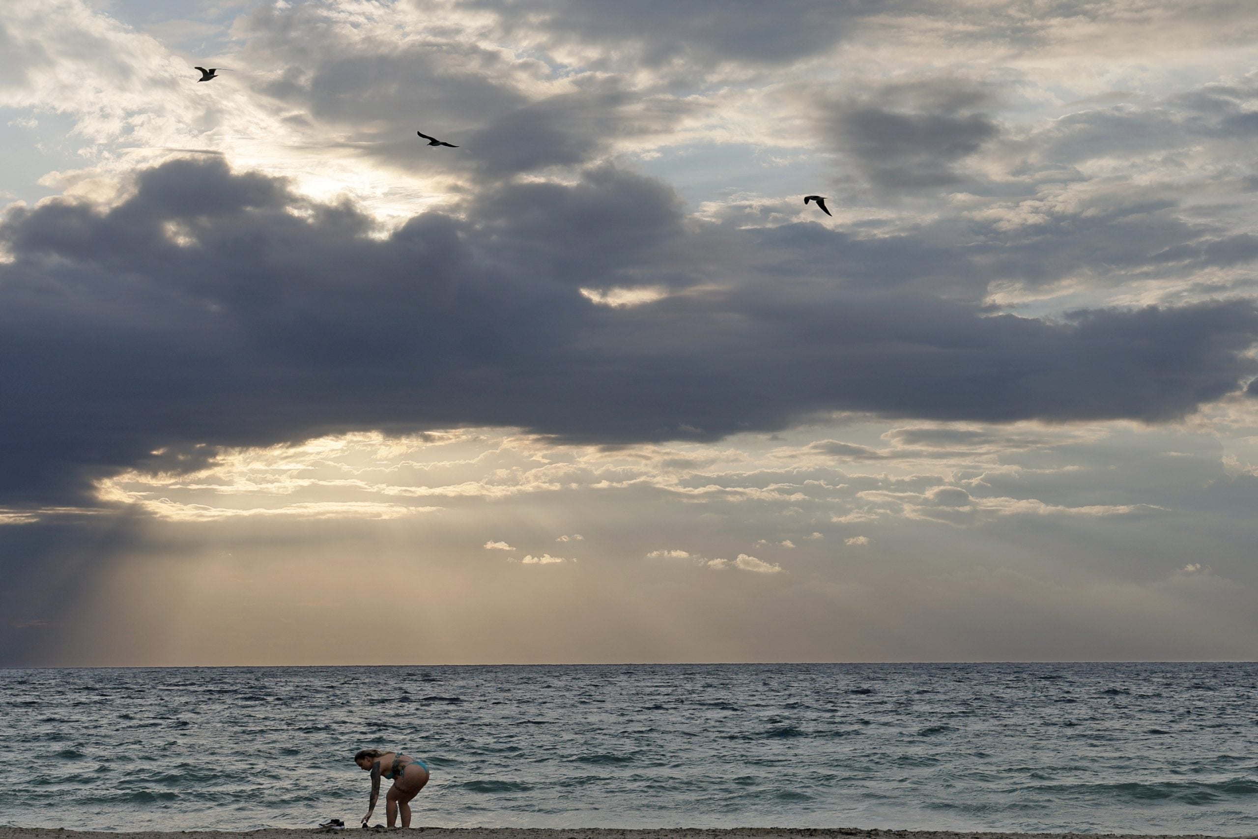 Near-drowning incident at Florida beach leaves child, 2 adults hospitalized