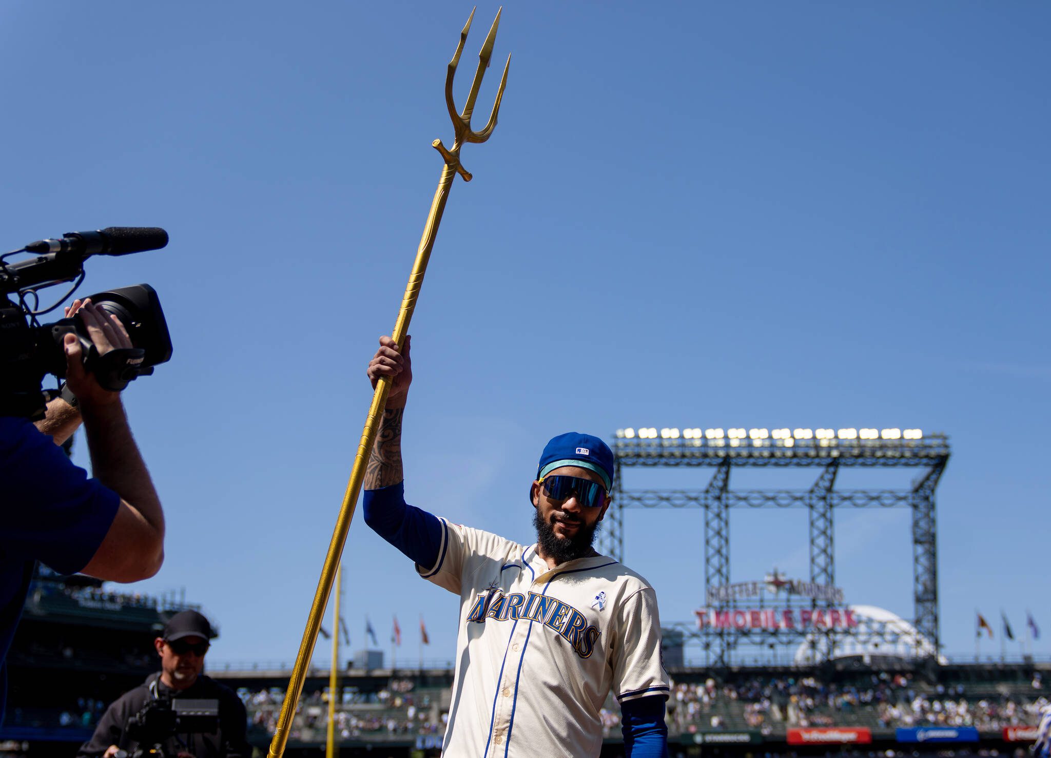Mariners complete sweep with 6-0 win