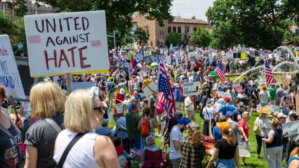 Thousands gather in Kansas City area for ‘No Kings’ protest against the ...