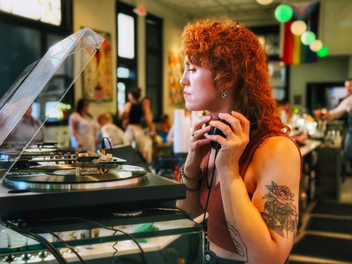 Dinner, drinks and the warm sounds of vinyl: A national trend arrives ...