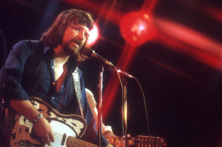 Shooter Jennings Reveals Three Albums of Unreleased Waylon Jennings ...