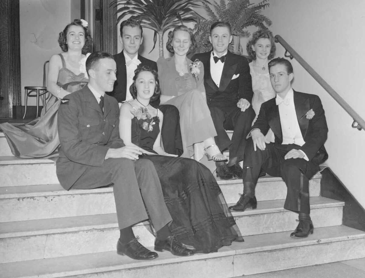 18 Vintage Graduation Photos from the Last 125 Years
