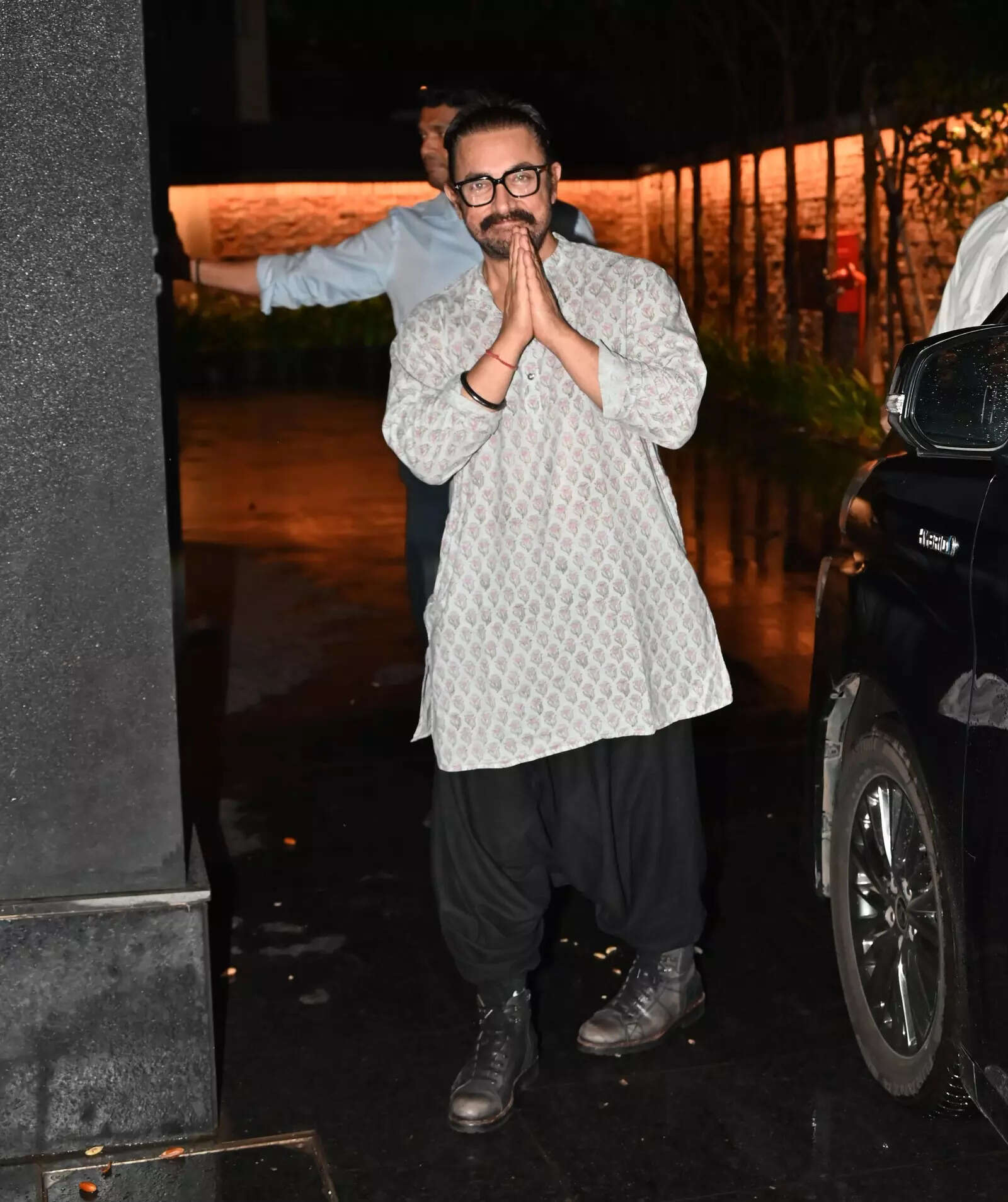 Aamir Khan arrives with girlfriend Gauri Spratt for Sitaare Zameen Par ...