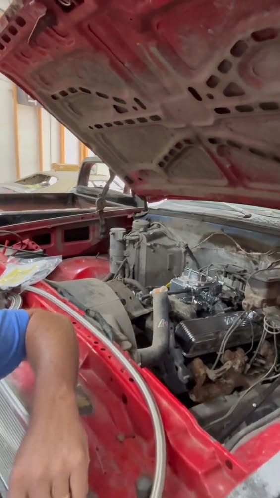 Brawler Carb on the K10 Squarebody with ‪@CoopsHouse‬