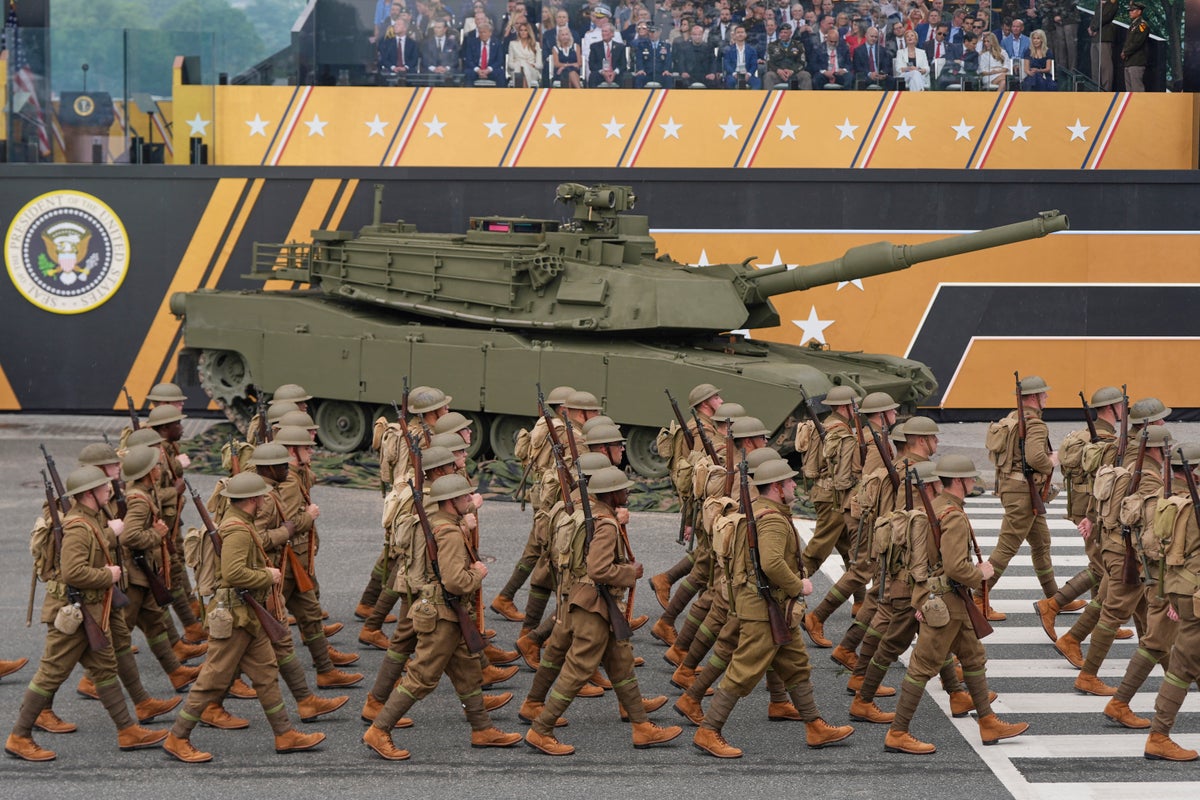 How unpopular is Trump? Even some people who attended his military ...
