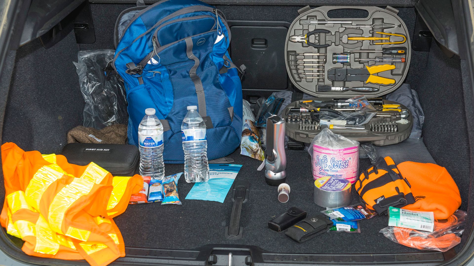 10 Things You Should Always Keep In Your Car & 10 That Are Just A Waste ...