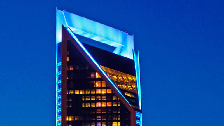 Wells Fargo secures name in Charlotte skyline with sign installation