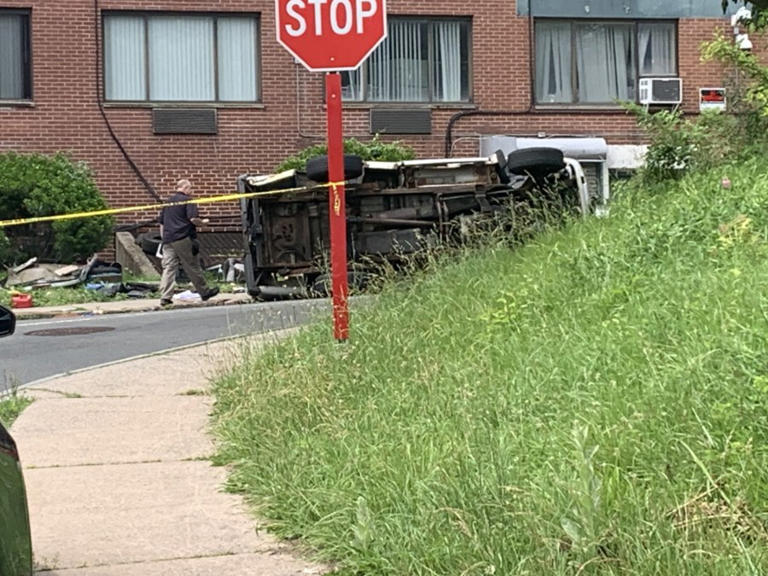Police investigate fatal crash in Hartford
