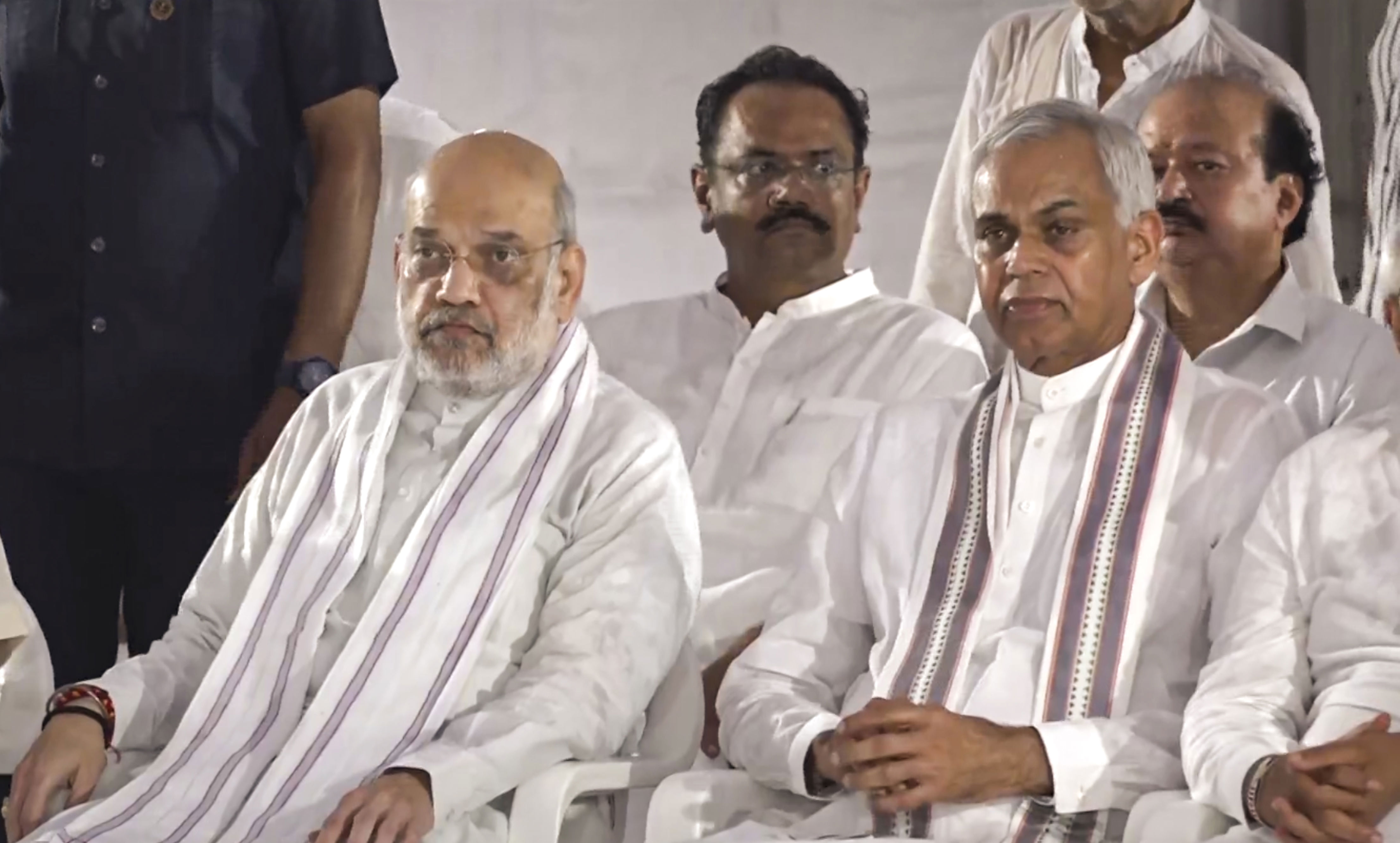 Rupani cremated with full state honours at Rajkot; politicians ...