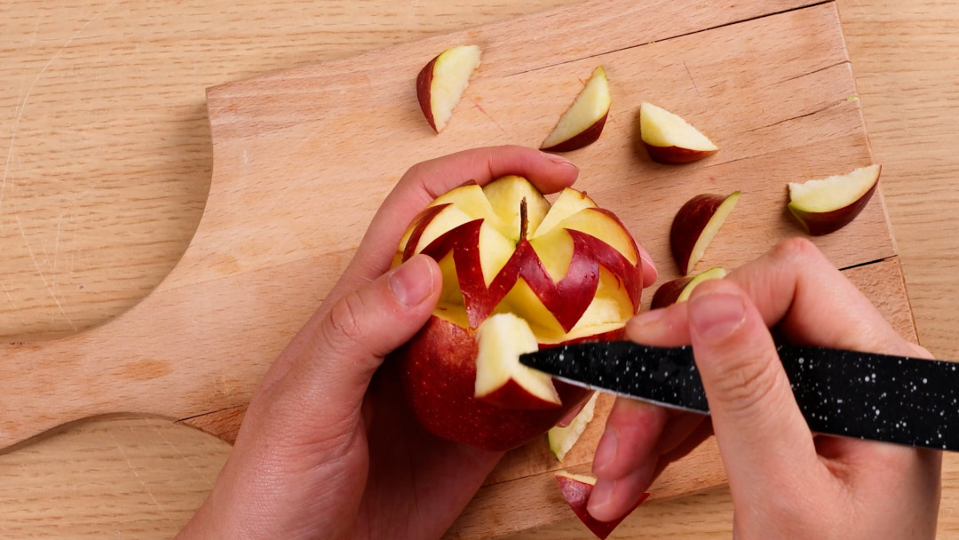 Creative Apple Carving Idea