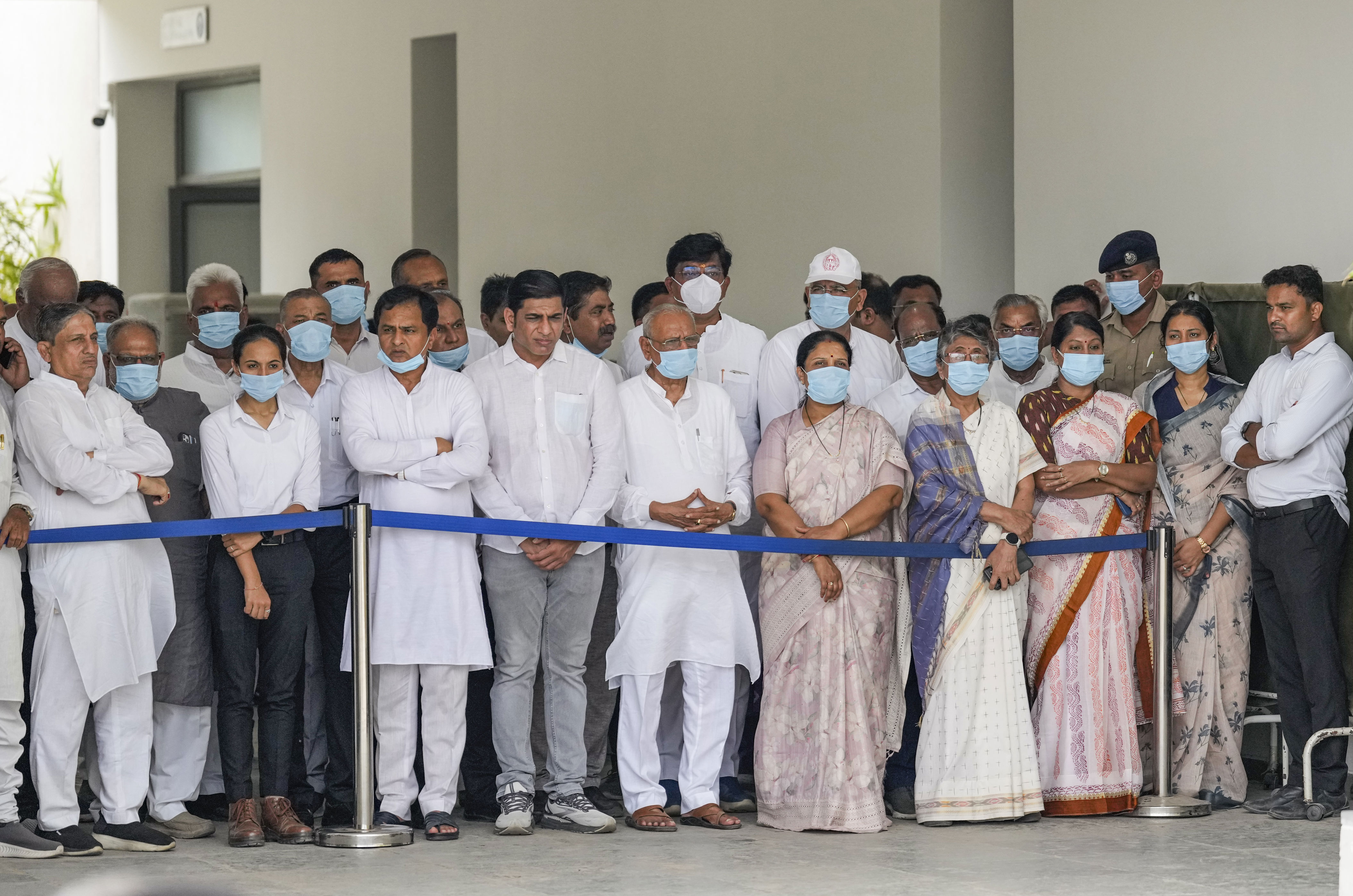 Rupani cremated with full state honours at Rajkot; politicians ...